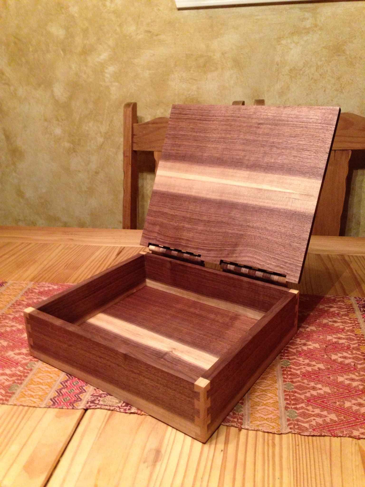 Box with corner post dovetails and wooden hinges - FineWoodworking