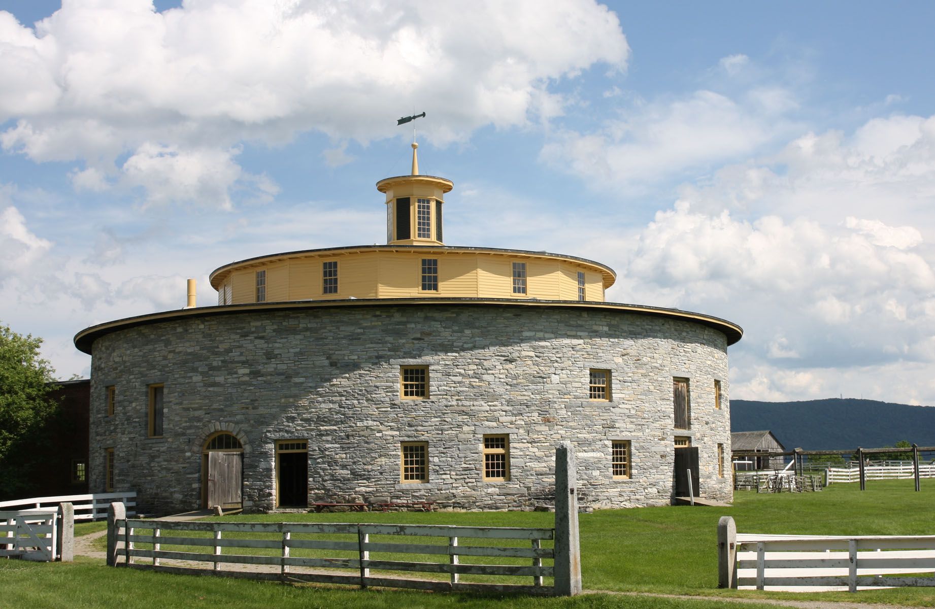 Shaker barn inspires a turned box - FineWoodworking