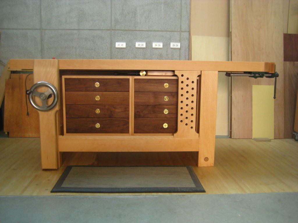 Tim's hybrid Roubo workbench - FineWoodworking