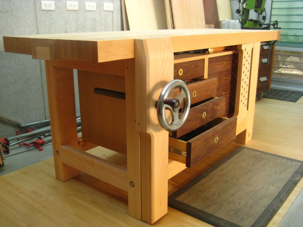 Tim's hybrid Roubo workbench - FineWoodworking
