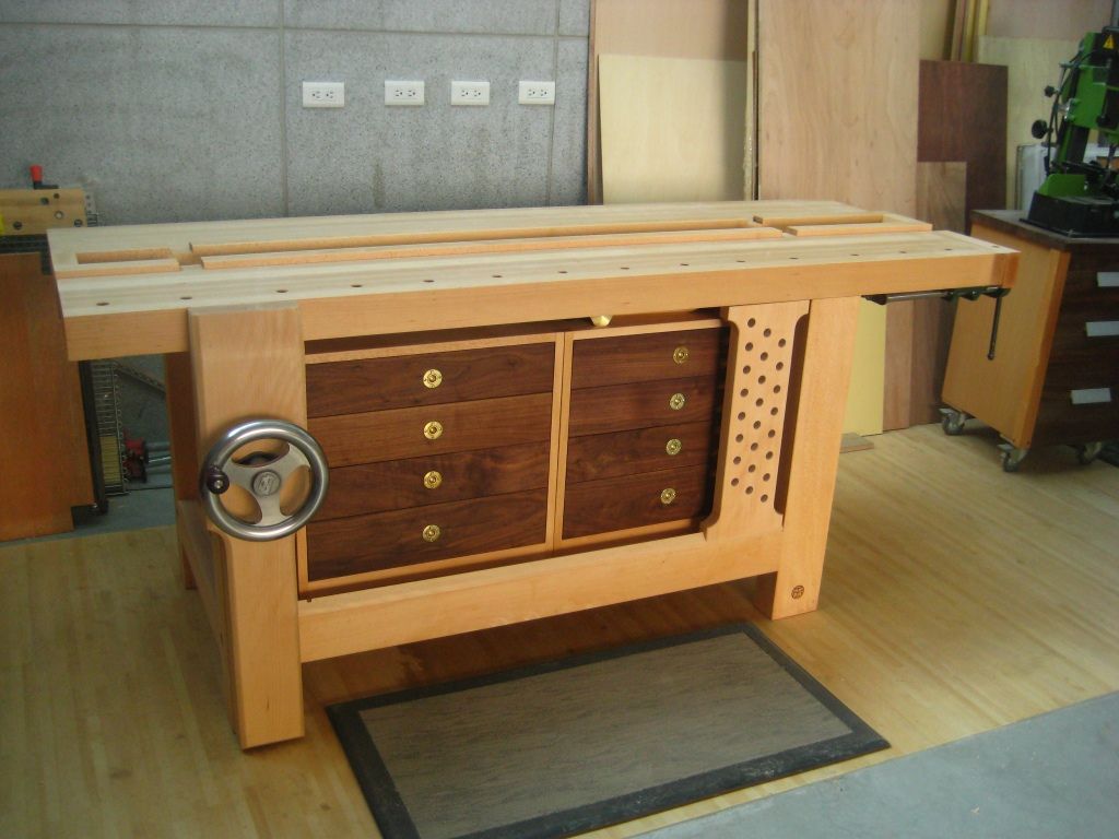 Tim's hybrid Roubo workbench - FineWoodworking