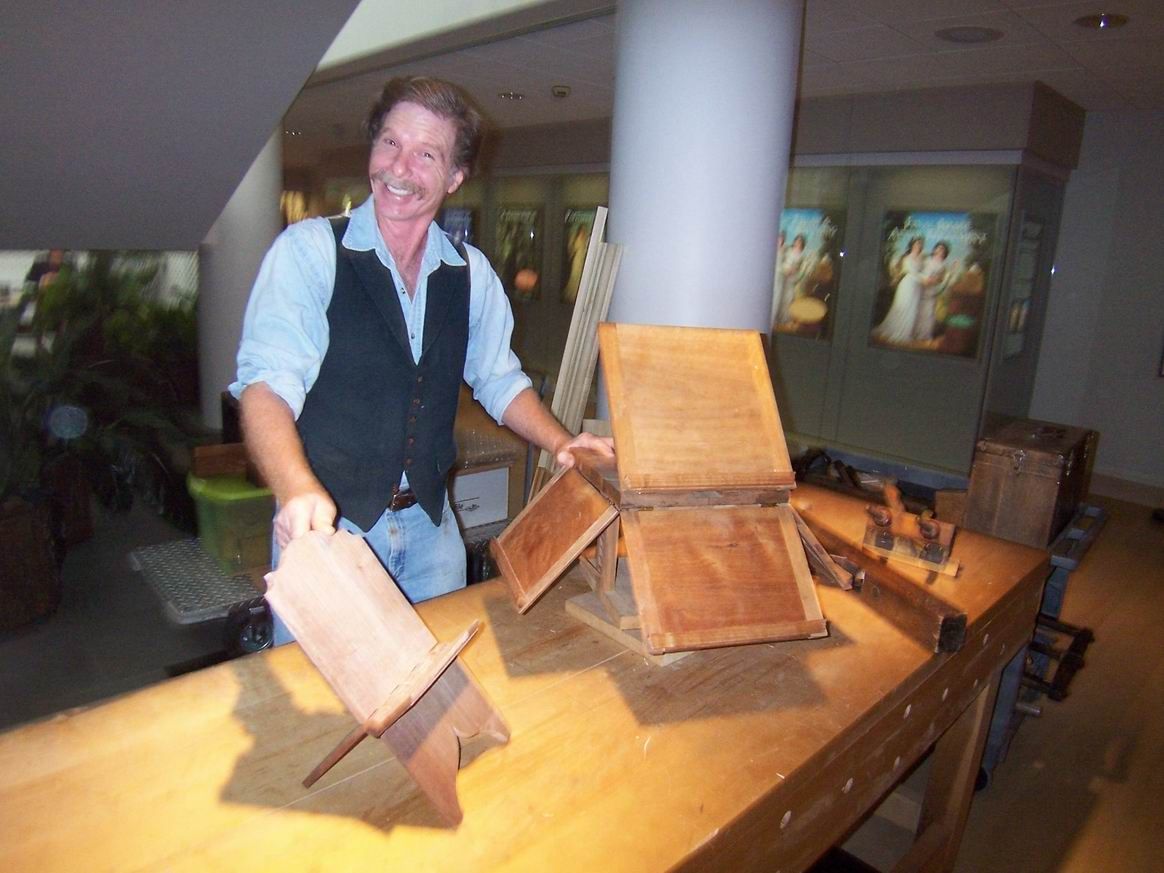 Williamsburg show: Roy Underhill builds unique Jefferson bookstand ...