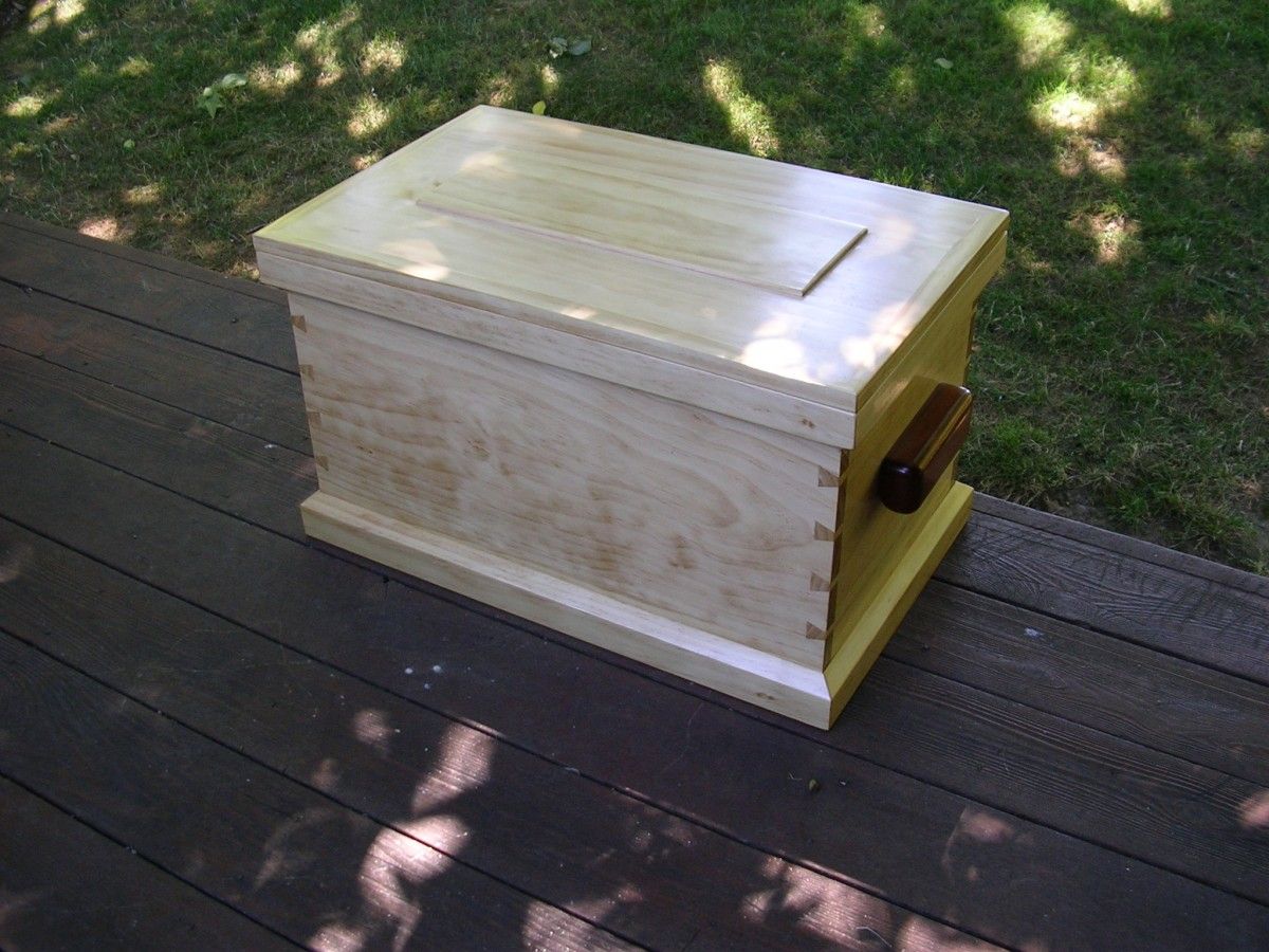 Dovetail and pins tool chest with tool tote. - FineWoodworking