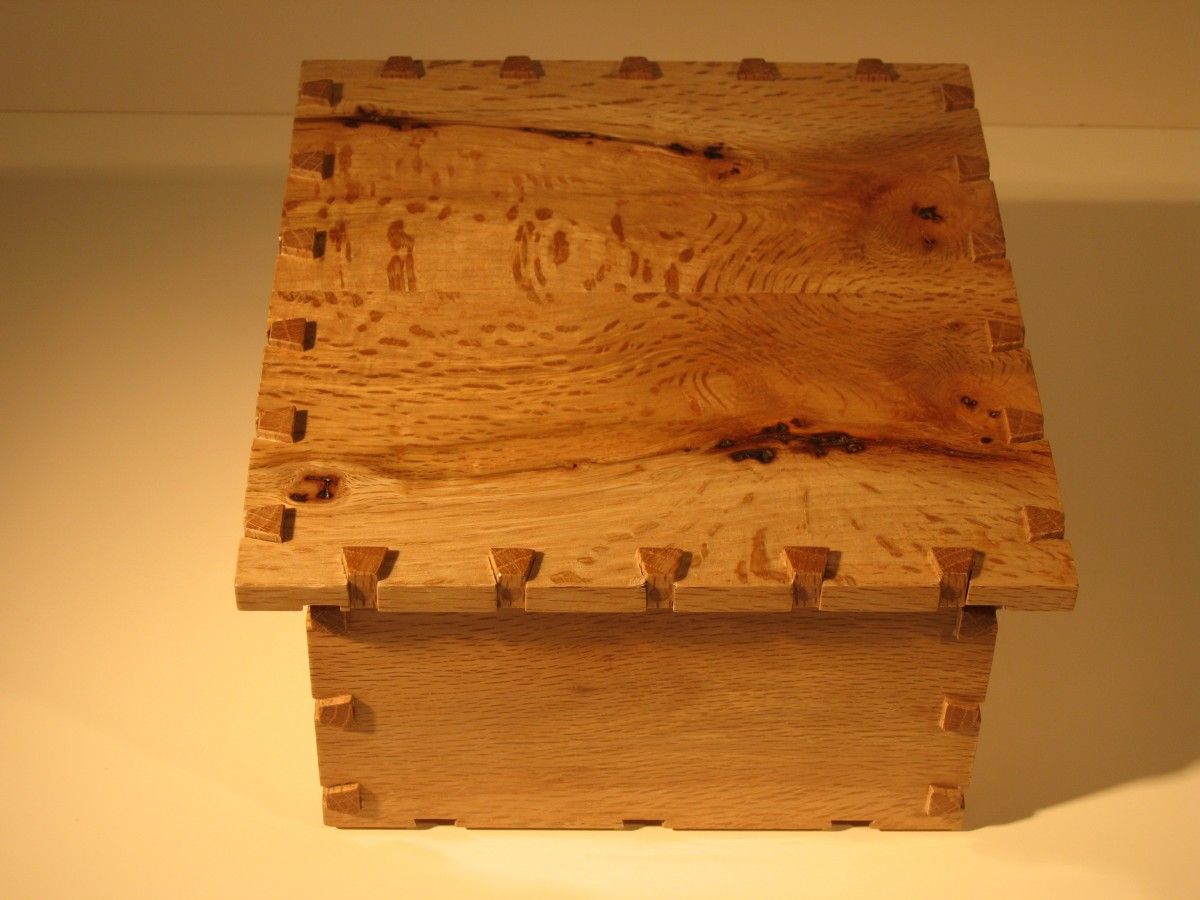 Dovetailed Spanish Red Oak box - FineWoodworking