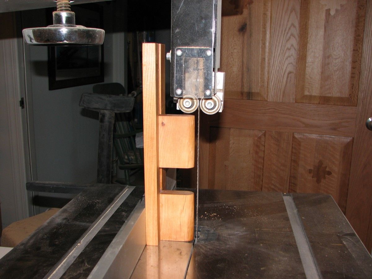 Adjustable Resaw Fence - FineWoodworking