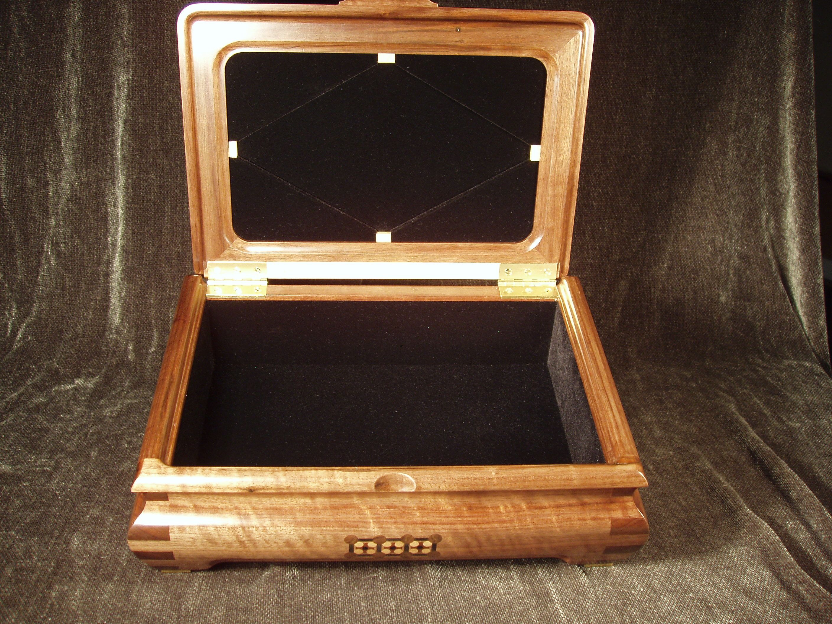 Jennifer's Keepsake Box - FineWoodworking