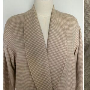 9 Ways to Add Text to Fabric - Threads