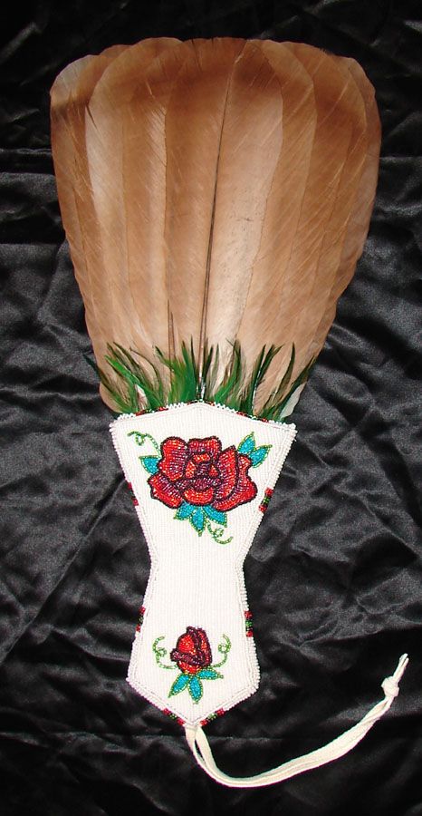 Feather fan with beaded handle - Threads