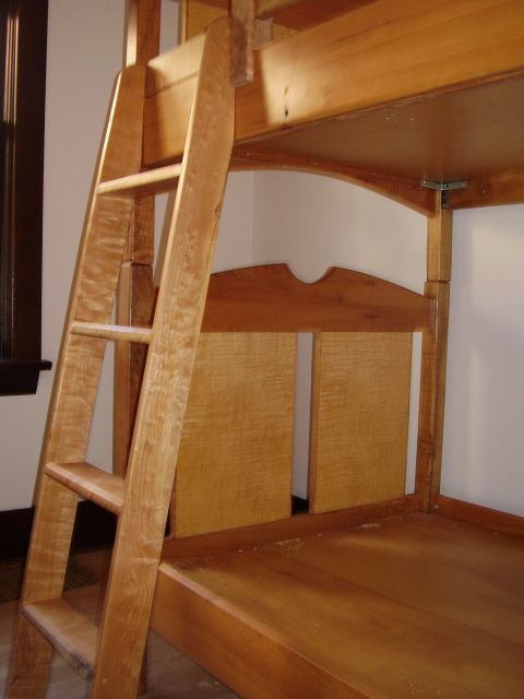 Big leaf maple bunkbeds - FineWoodworking