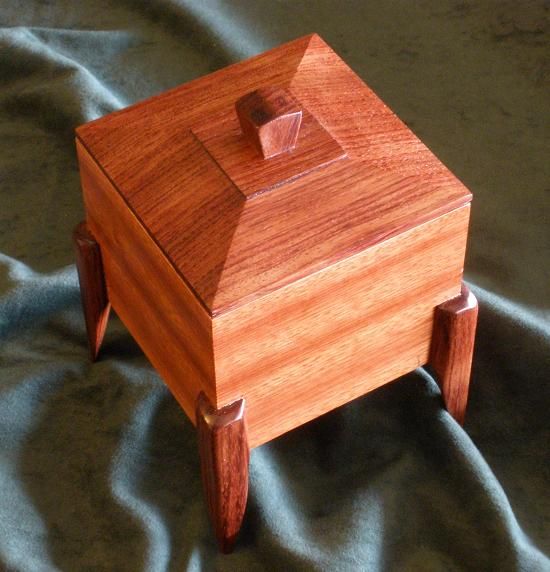 Legged keepsake box - FineWoodworking