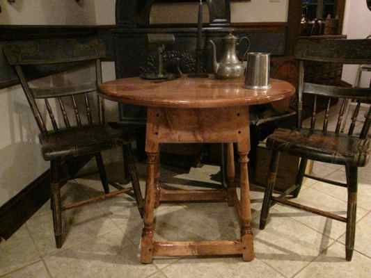 Colonial Style Tavern Table - FineWoodworking