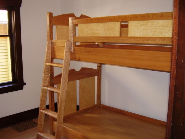 Big leaf maple bunkbeds - FineWoodworking