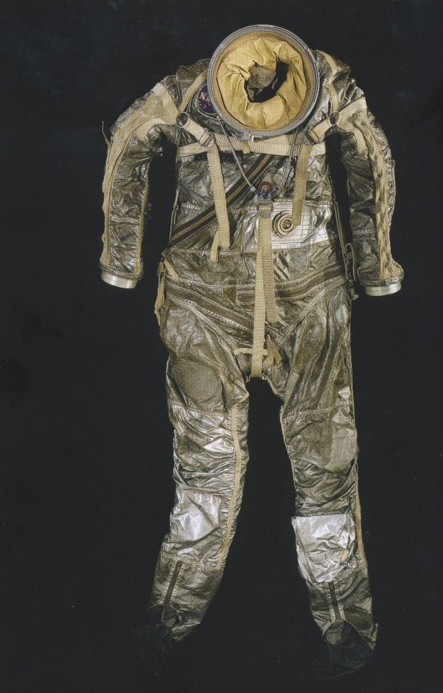 BOOK GIVEAWAY: Spacesuit-Fashioning Apollo - Threads