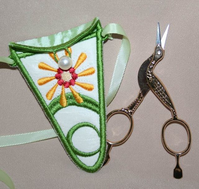 ASH1053 Daisy Scissor Pockets - Threads