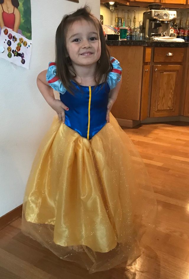 Fancy Snow White - Threads