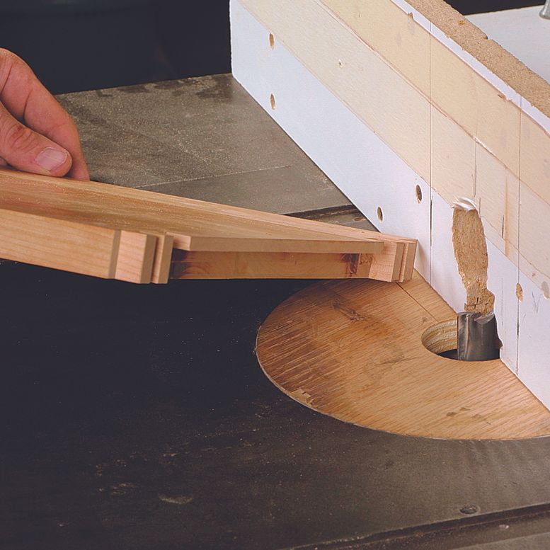 Free Plan: Small Curved Stand - FineWoodworking