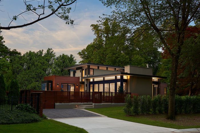 Modern Corner Courtyard - Fine Homebuilding
