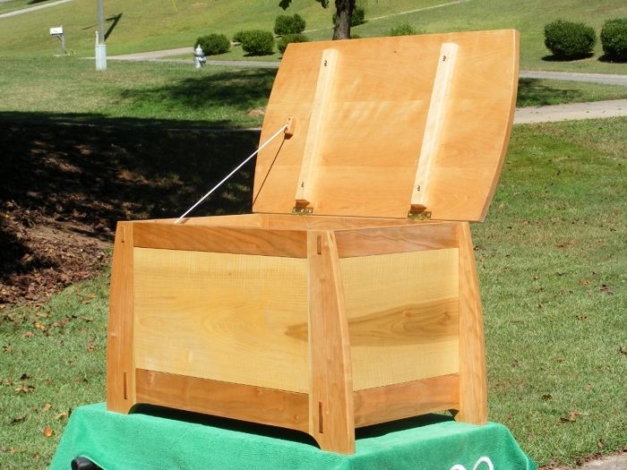 Cherry and Maple Blanket Chest - FineWoodworking
