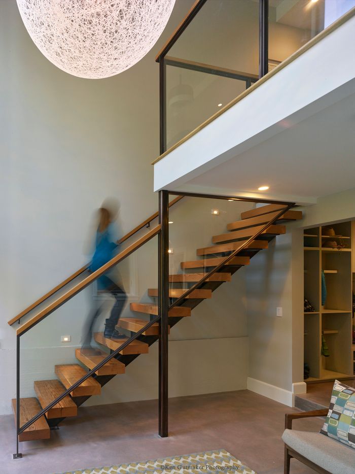 Assistant Ascending Staircase - Fine Homebuilding