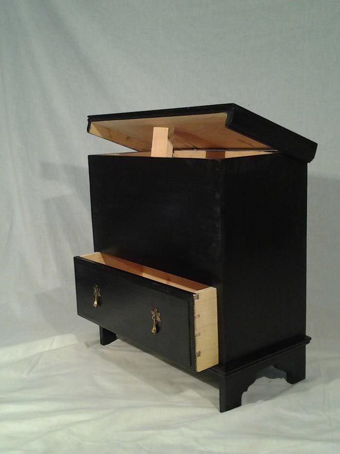 Early 18th century vernacular American chest over drawer - FineWoodworking