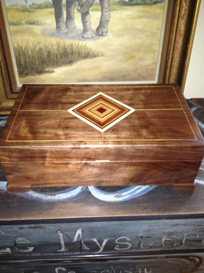 Inlaid Walnut Box - FineWoodworking